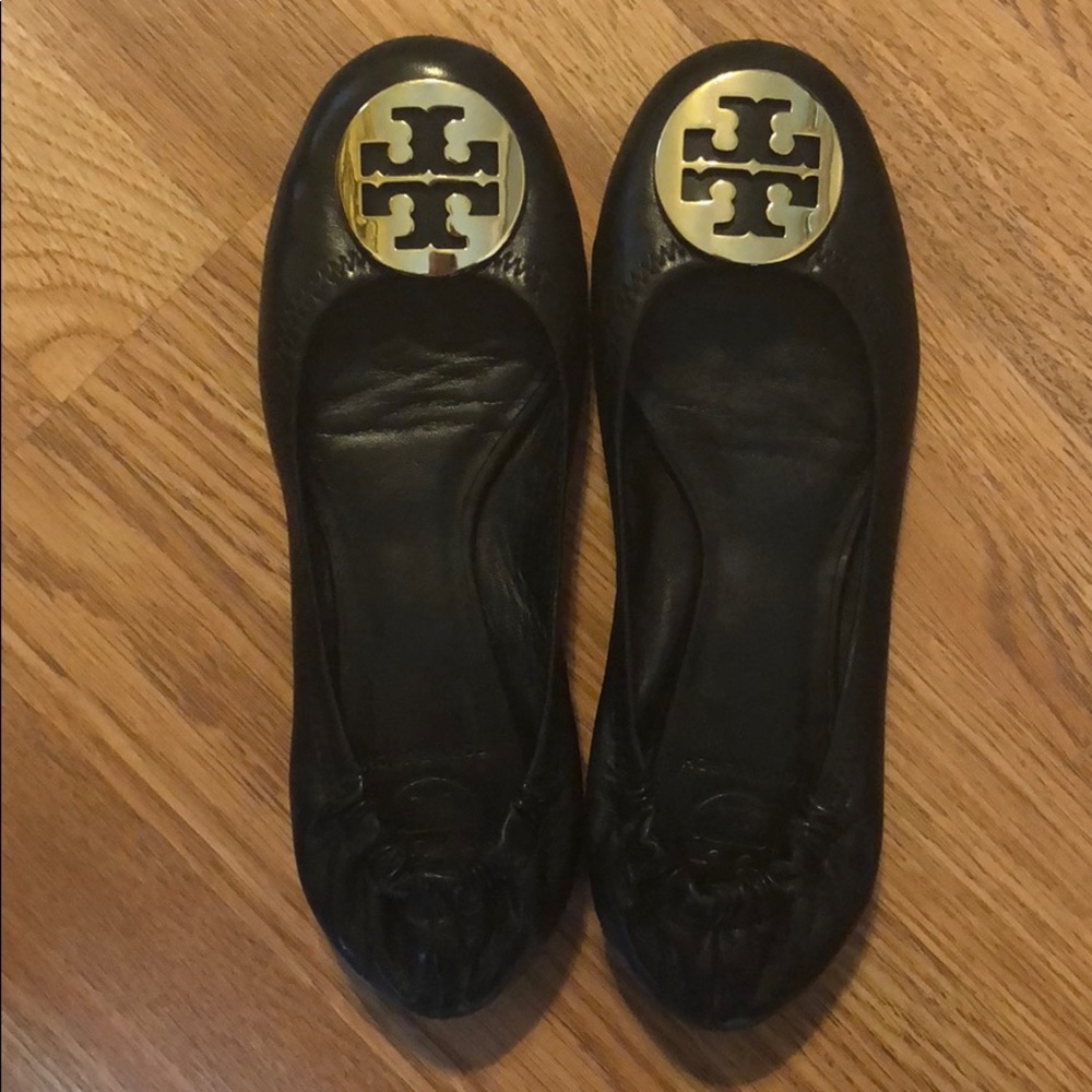 Tory Burch Black Flat With Gold Emblem - Gem